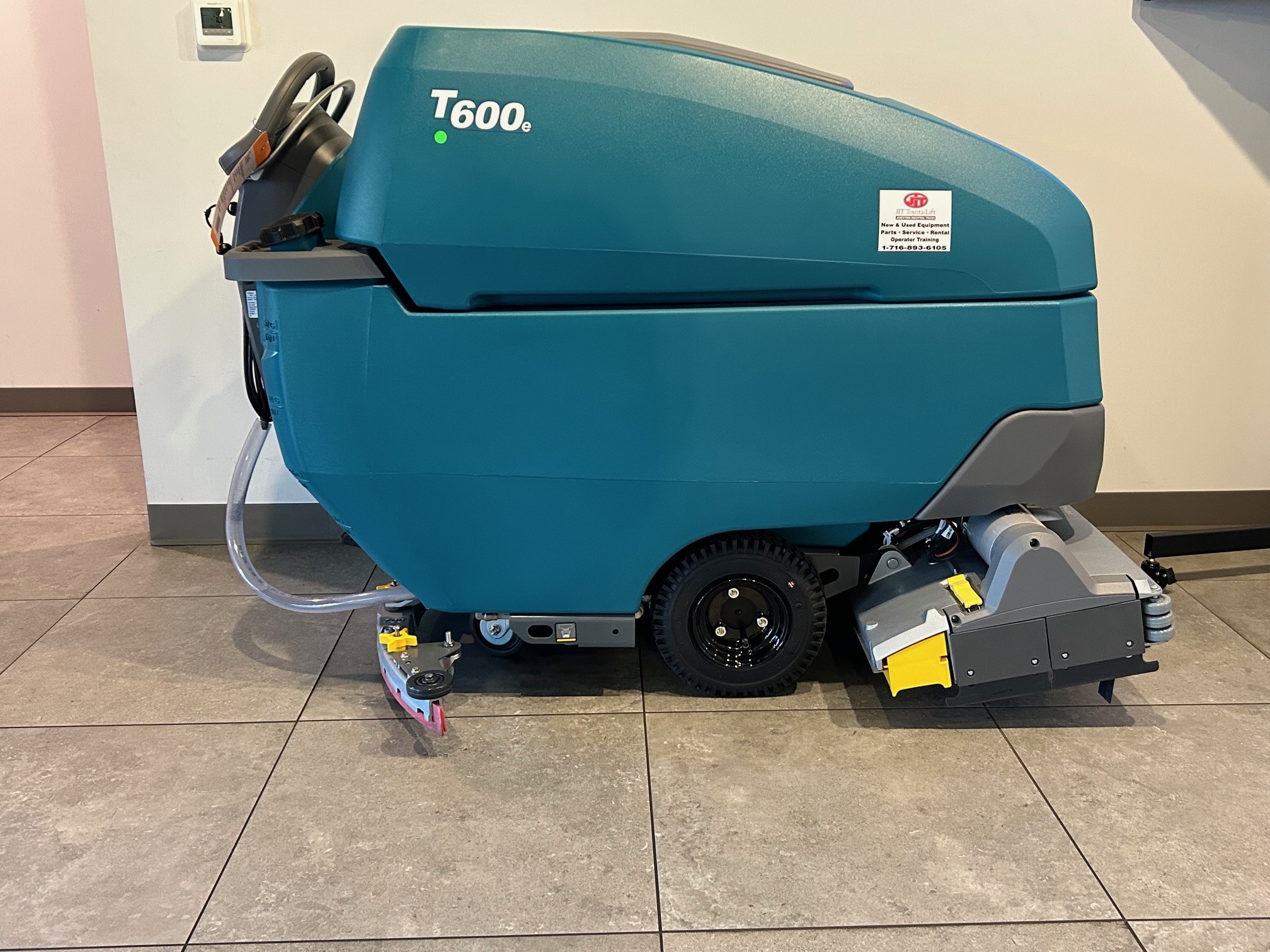 TENNANT WALK-BEHIND SCRUBBER T600E | JIT Toyota-Lift